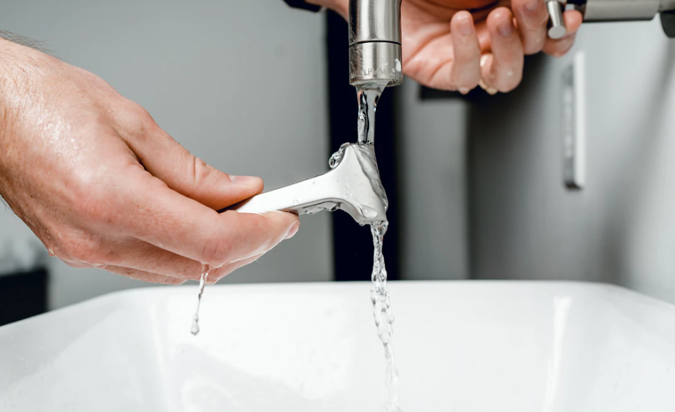 Best Razors For Men 2021: For Beard, Chest, Manscaping & More